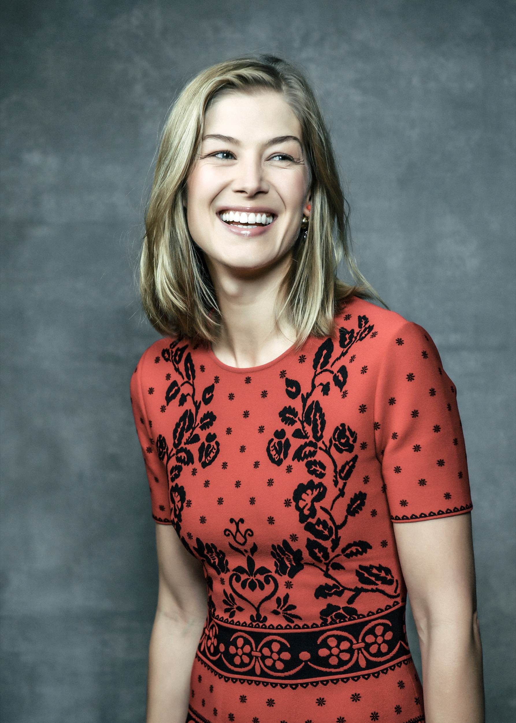 Rosamund Pike - 60th BFI London Film Festival Portraits (2016) HQ Rosamund Pike - 60th BFI London Film Festival Portraits (2016) HQ